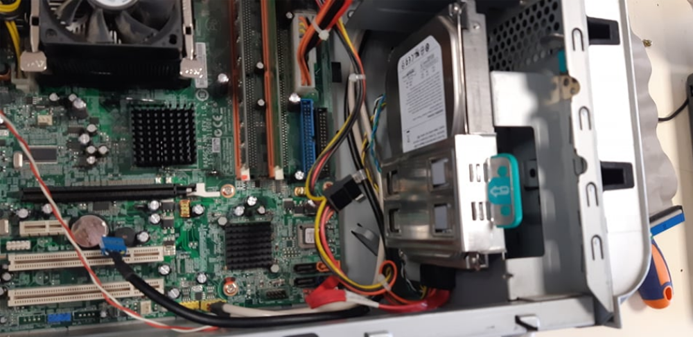 Assemblage d'un ordinateur fixe — Wikidebrouillard